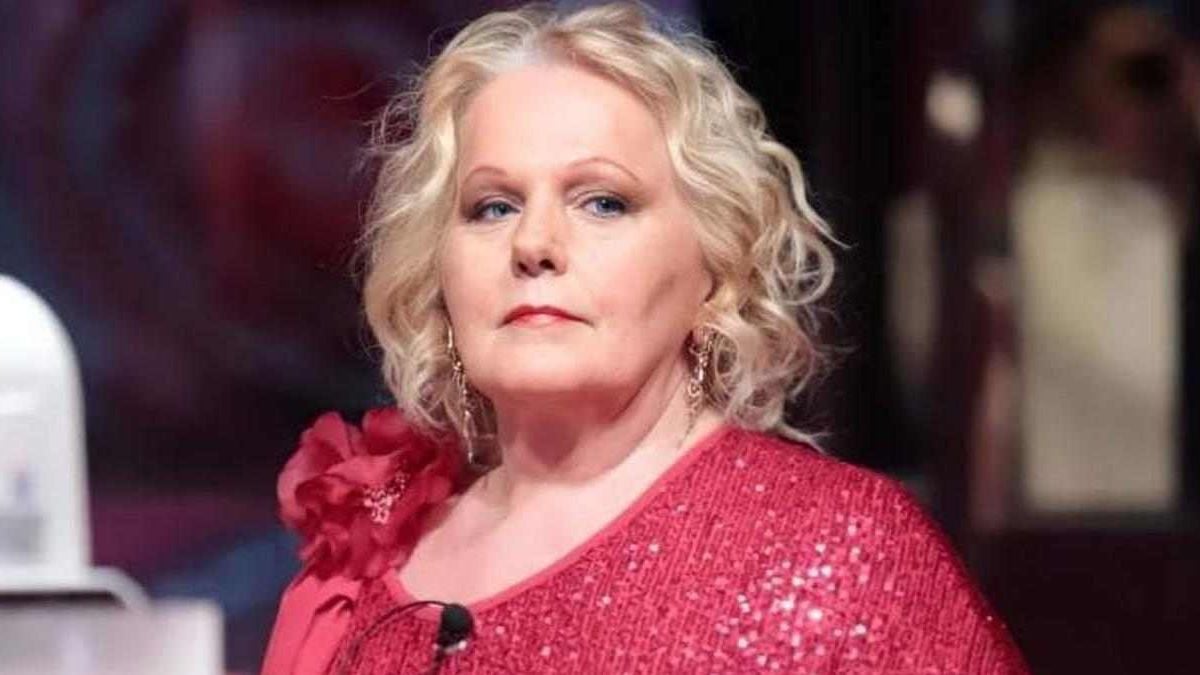 Katia Ricciarelli, altro imprevisto durante una esibizione: fan sotto shock Katia Ricciarelli, altro imprevisto durante una esibizione: fan sotto shock