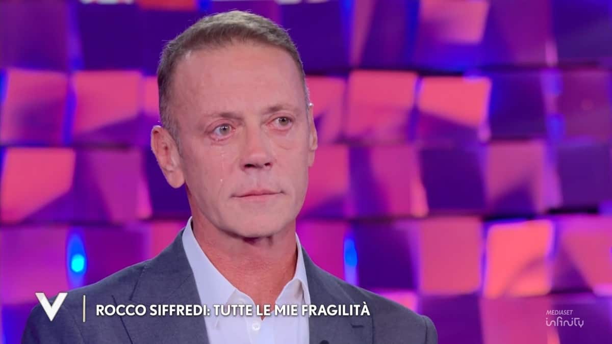 Verissimo, Rocco Siffredi scoppia in lacrime e non riesce a parlare ... Verissimo, Rocco Siffredi scoppia in lacrime e non riesce a parlare ...