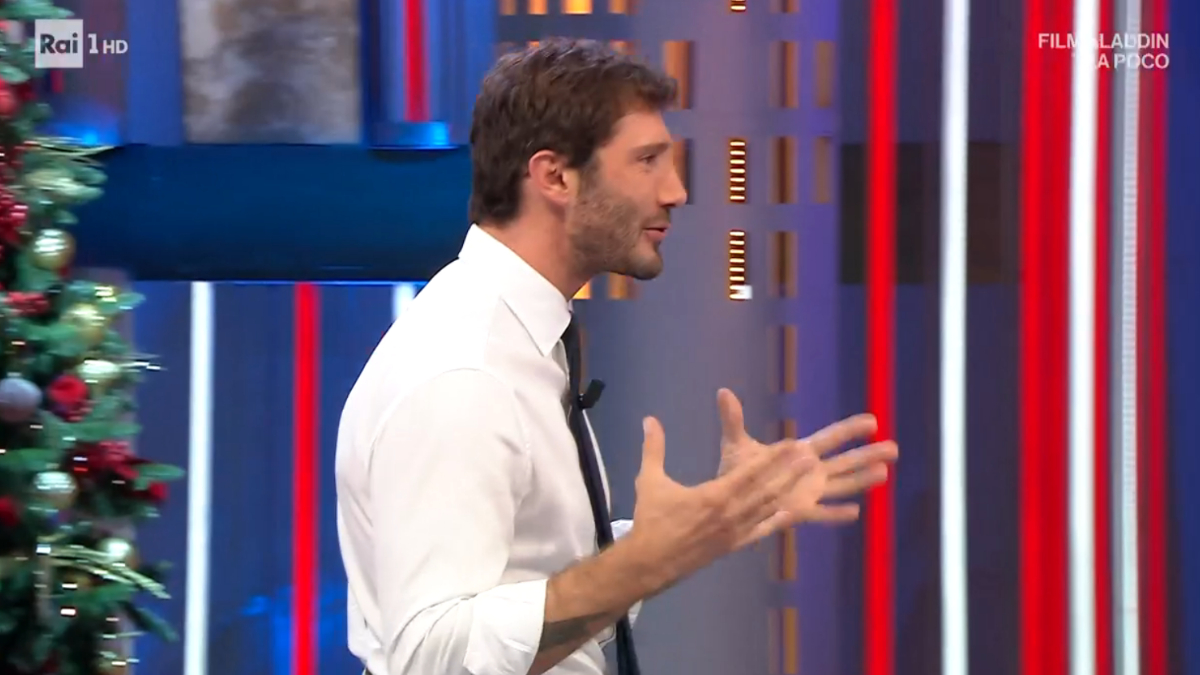 Affari Tuoi, Stefano De Martino e il coro per Ludovica dalla Campania ...